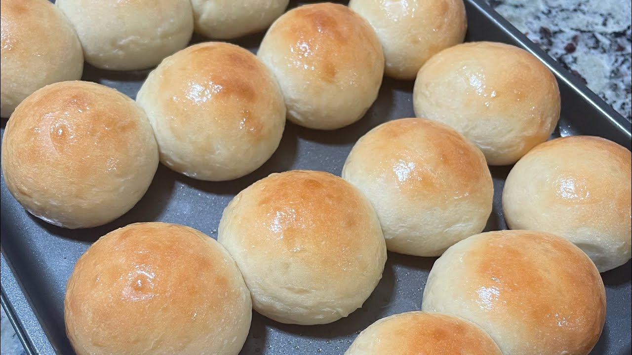 how to make SOFT FILIPINO MONAY panaderia style / FILIPINO BUNS - YouTube