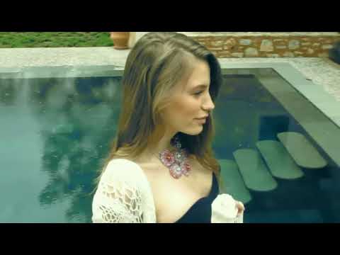Serenay sarıkaya bikini