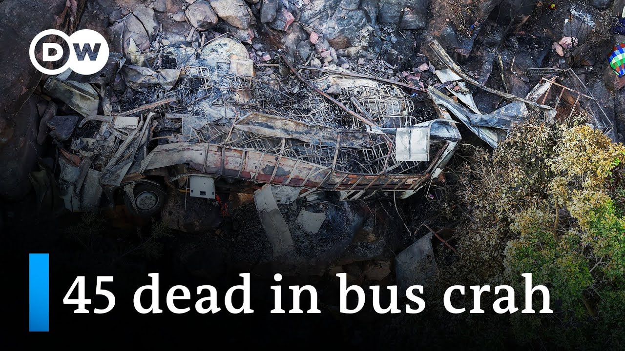 South Africa bus crash leaves dozens dead | DW News - YouTube