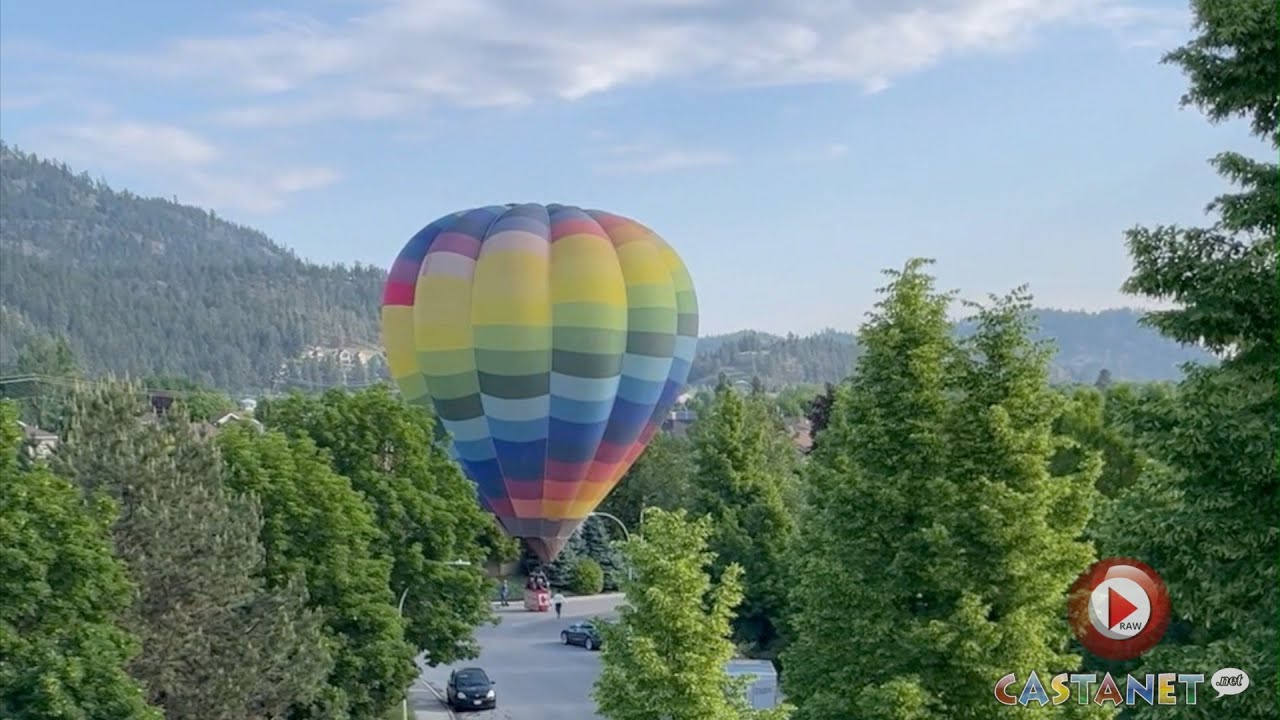 Raw: hot air balloon lands - YouTube