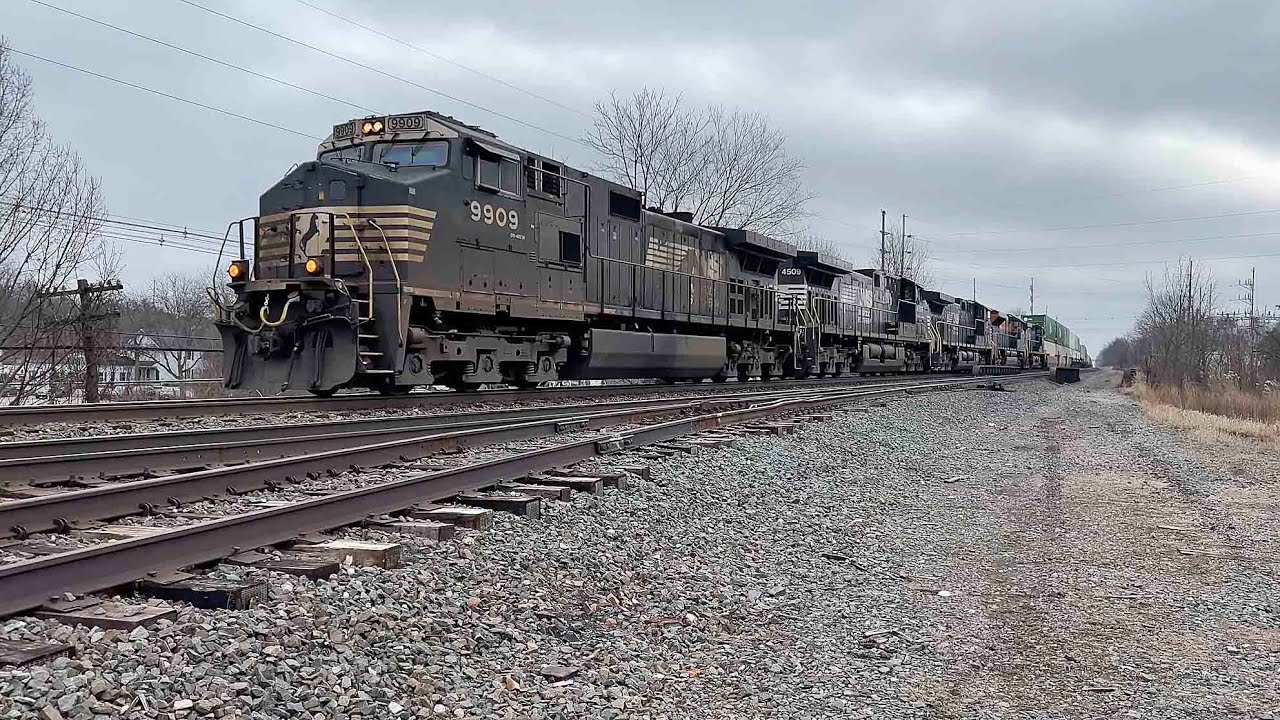 NS train 23G. - YouTube