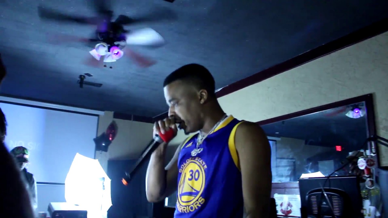 WELCOME TO THE VILLE: NO PLUG "LIVE PERFORMANCE" - YouTube