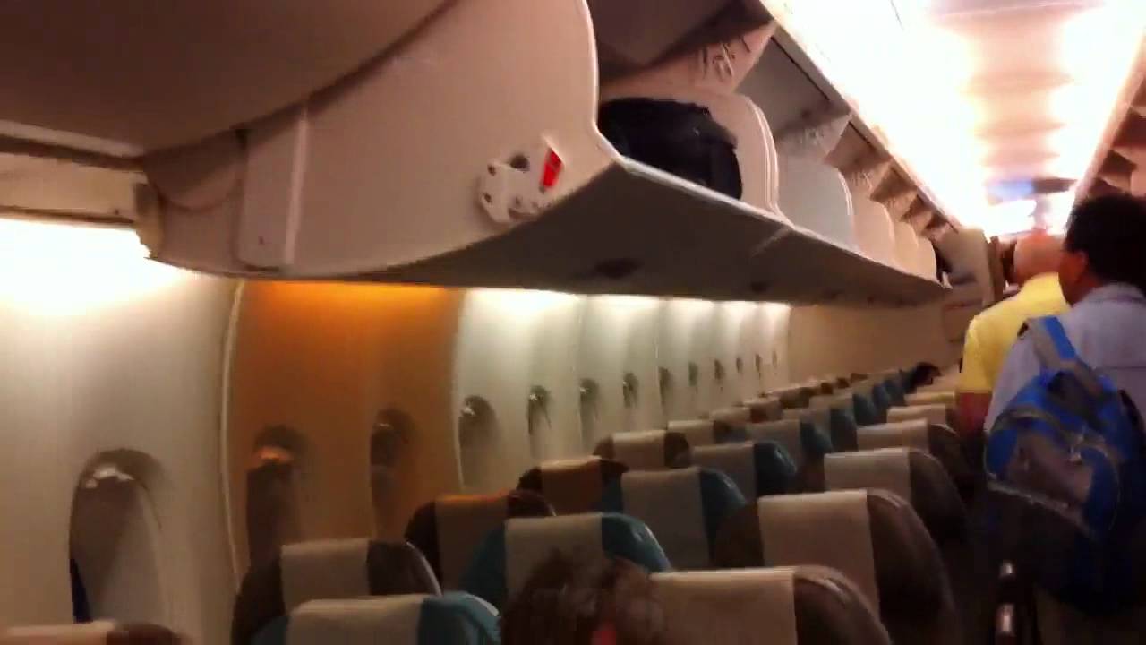 SQ A380 boarding at JFK - YouTube