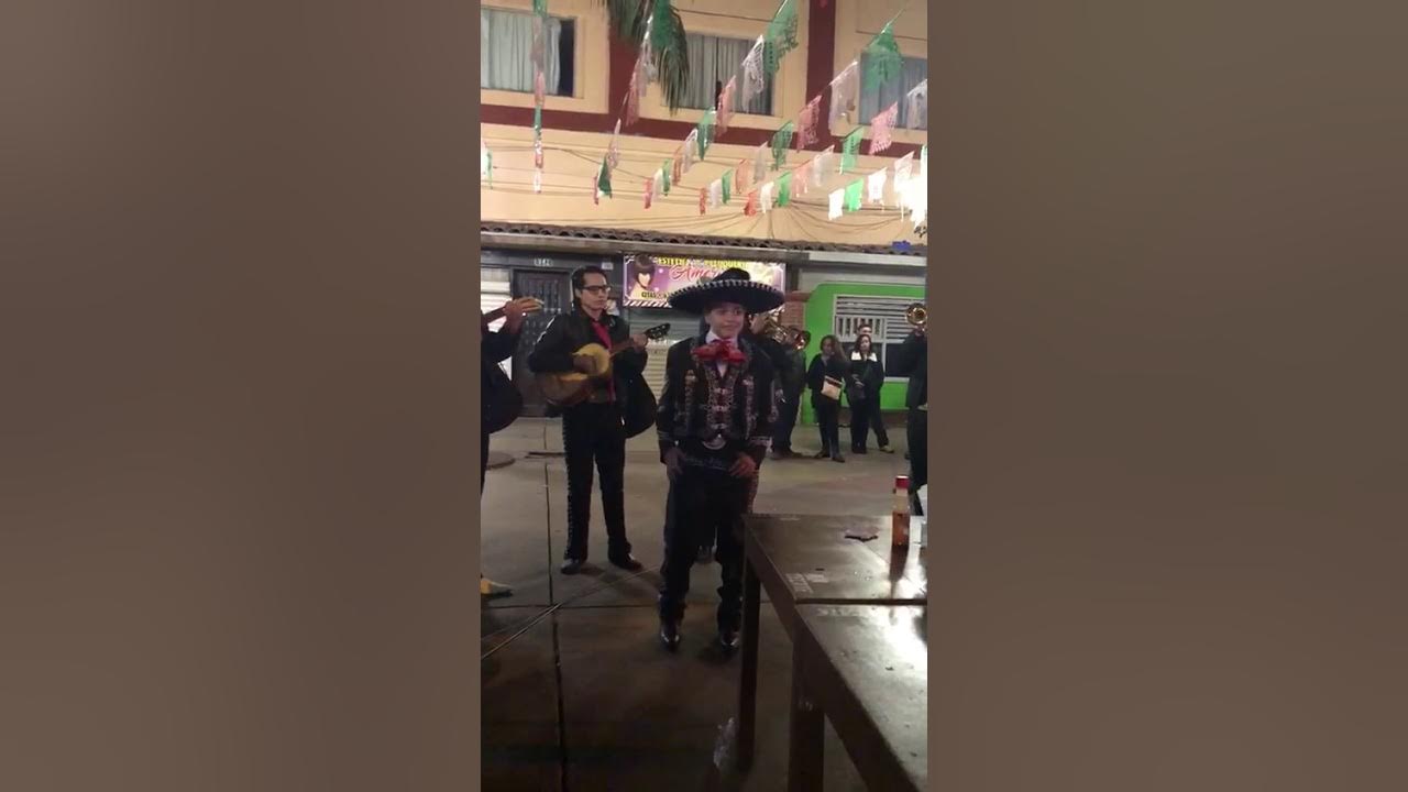 Cantando Los Laureles. Con mariachi - YouTube
