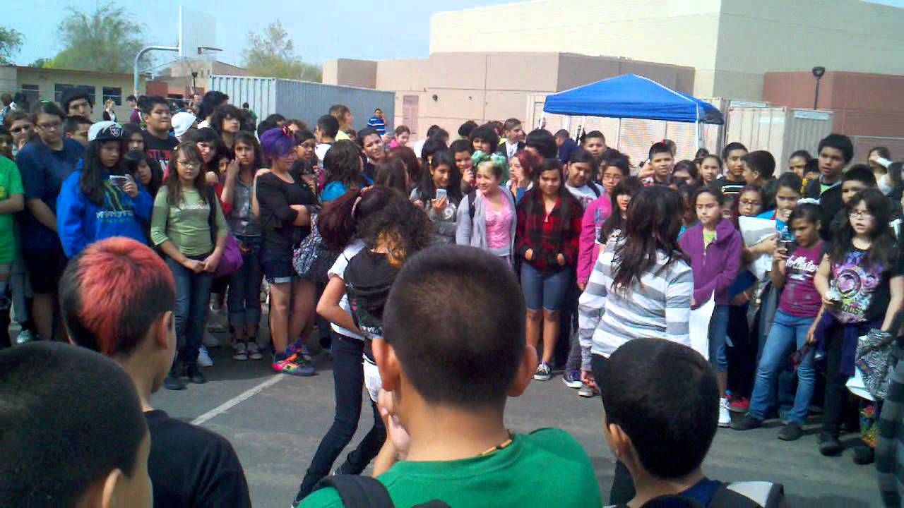 Huron Middle School college career fair - YouTube