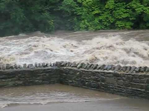 The River Swale in Flood (again), 25 September 2012 - YouTube