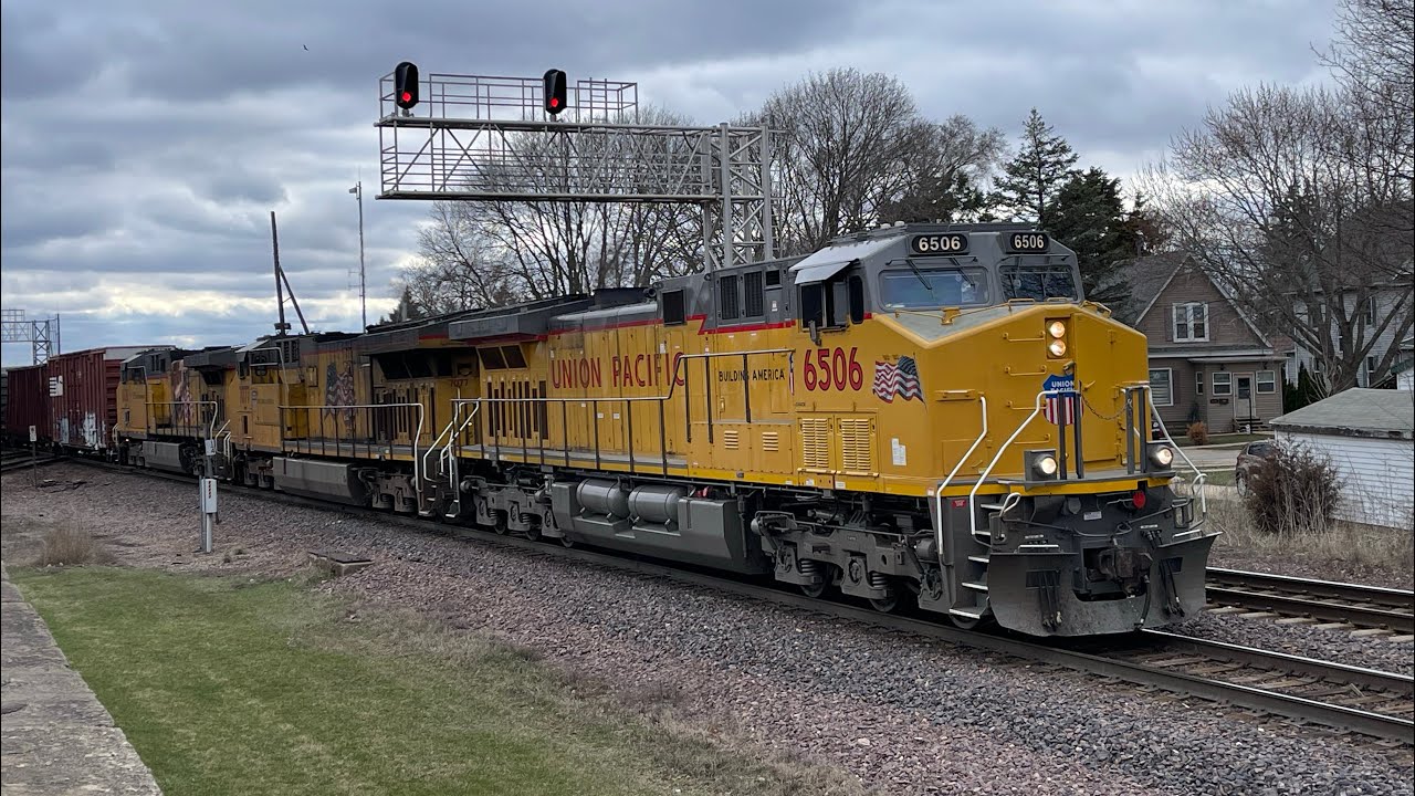 Union Pacific and BNSF Trains at Rochelle Railroad Park! (Rochelle ...