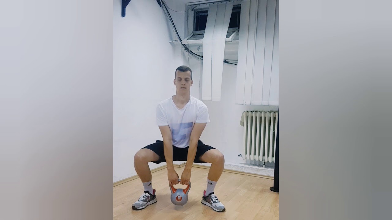 sumo čučanj - YouTube