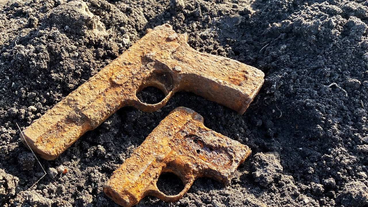 Found Pistols on the WW2 Battlefield! WW2 Metal Detecting with metal ...