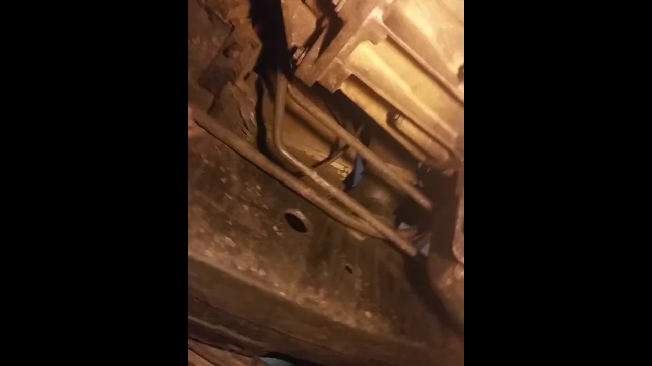 97 Land Rover Defender Underside - YouTube