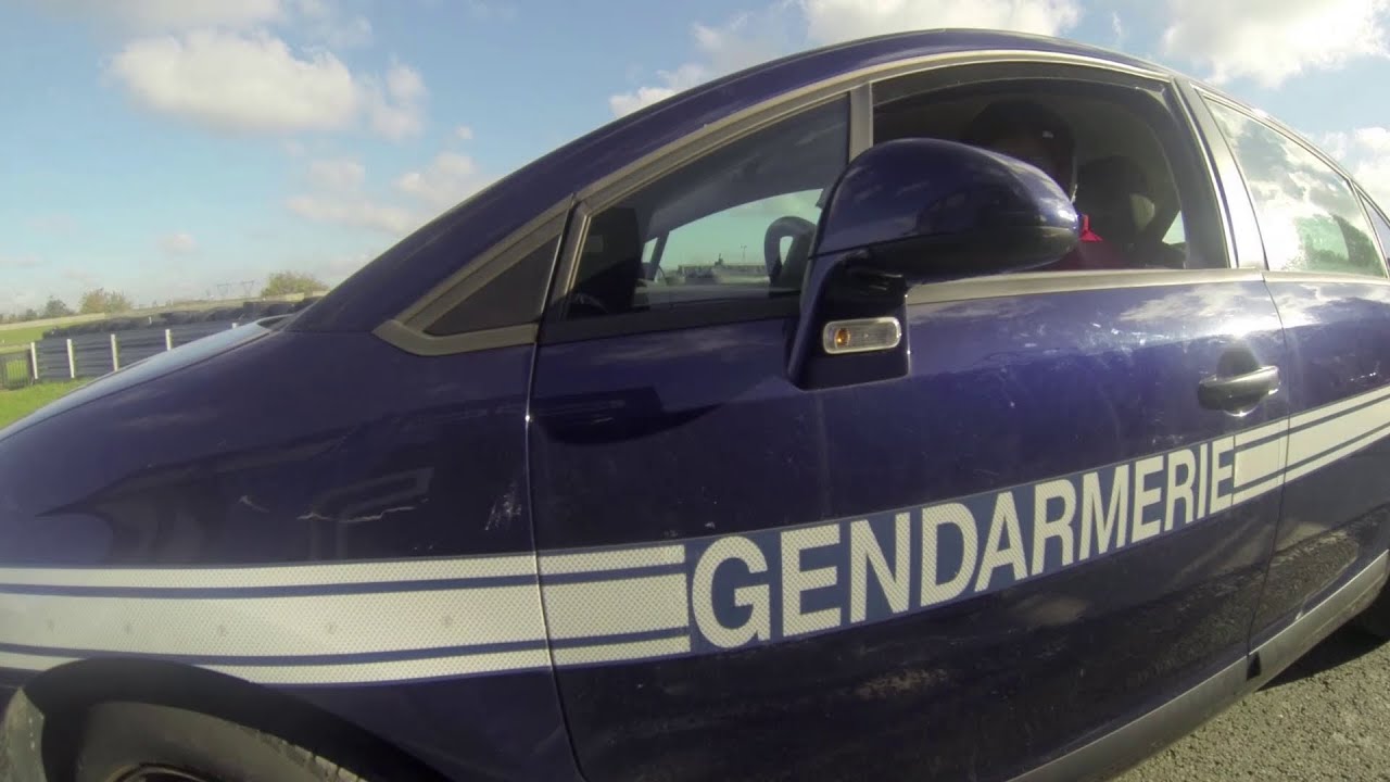 GoPro - Police Car On 2 Wheels (GENDARMERIE) - YouTube