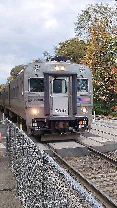 NJT Comet V Cab Car #6010 Restricted K5LA Horn (Crossing Sequence) #shorts #fyp - YouTube