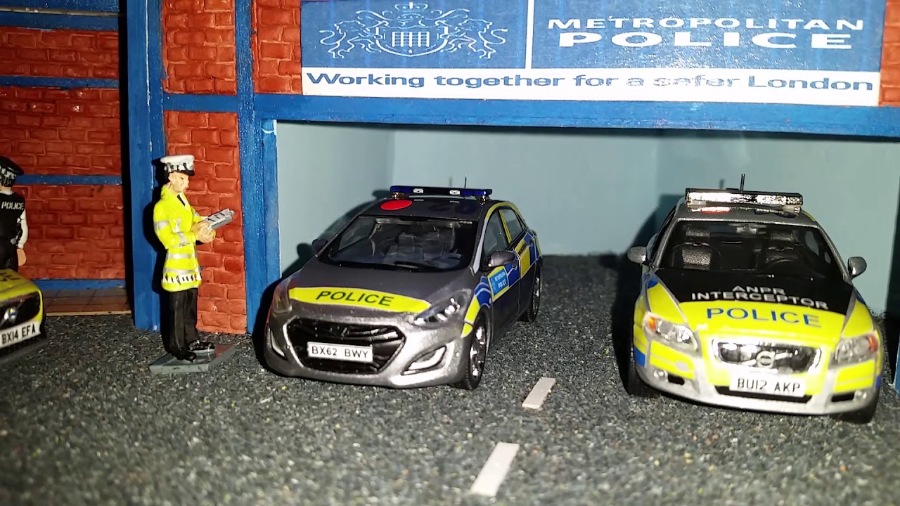 1:43 Metropolitan Police Station Diorama Display - YouTube
