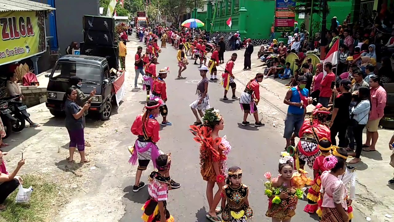 Karnaval desa sendang - YouTube