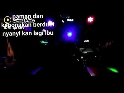 lagu ibu, paman dan keponakan berduet