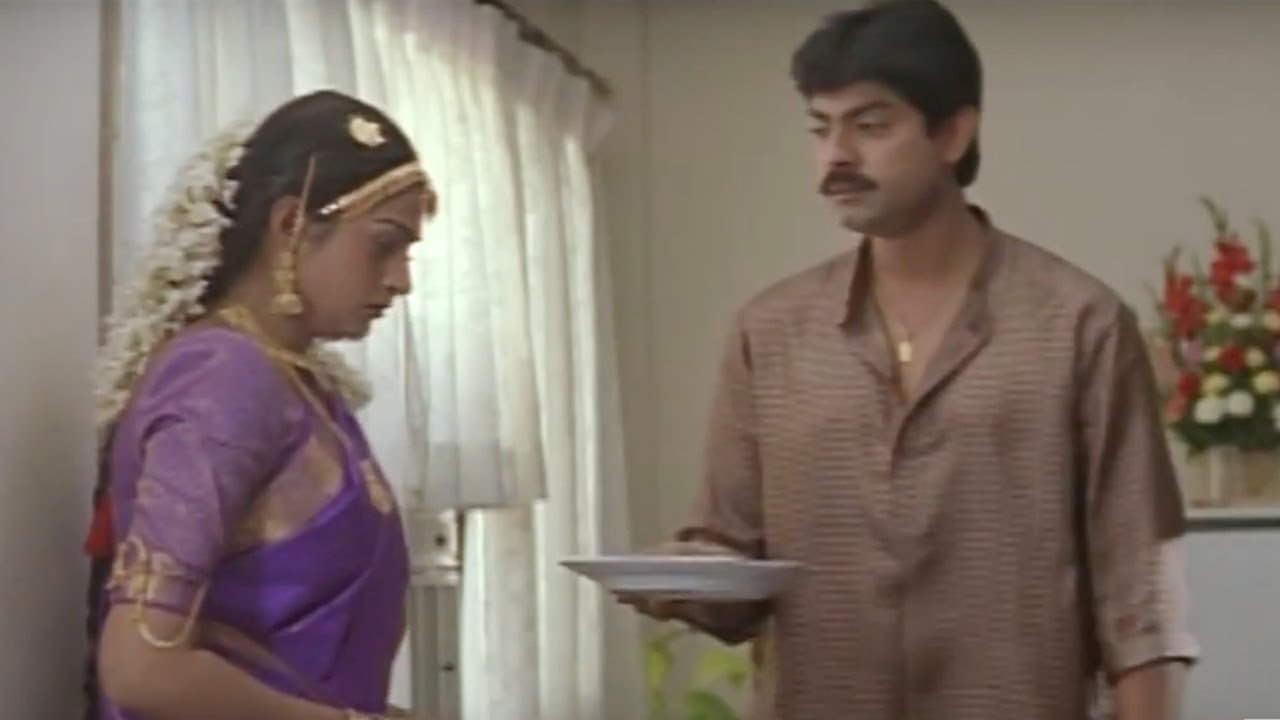 Laya Angry on Jagapathibabu Best Love Scene | Telugu Movie Love Scenes ...