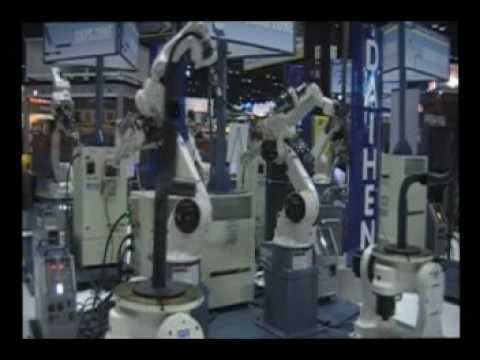 OTC DAIHEN Synchro Motion Robotic Arc Welding - YouTube