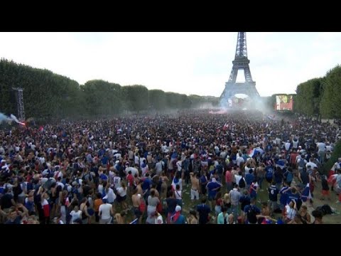 Finale: le 4e but français fait trembler la fan zone de Paris - YouTube