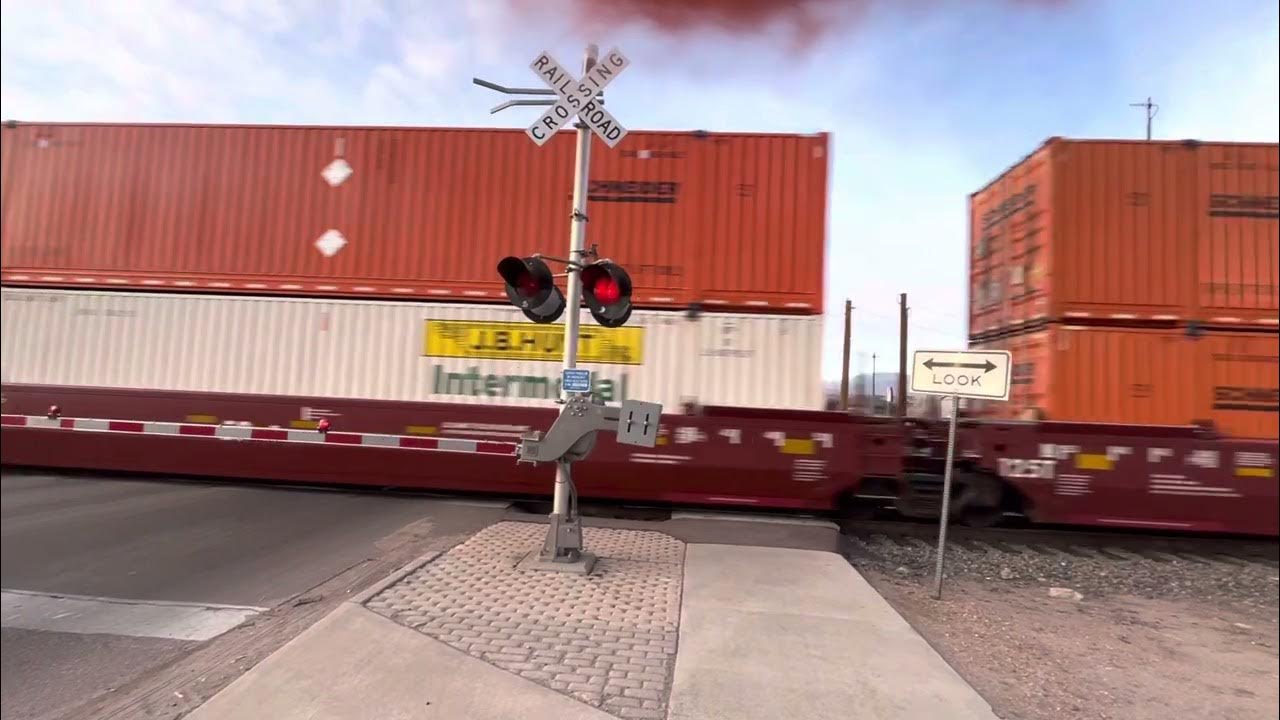 A Southbound BNSF #5176 Q-With Manifest Freight Train With & Single ET44C4 DPU Power Unit - YouTube