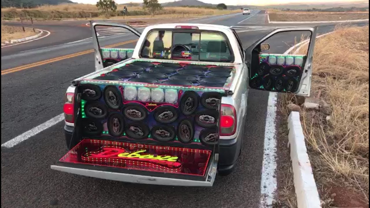 SAVEIRO DEBOXE COM 16 SUB E 28 6X9 TOCANDO HOUSE = ILOVEBASSBR - YouTube