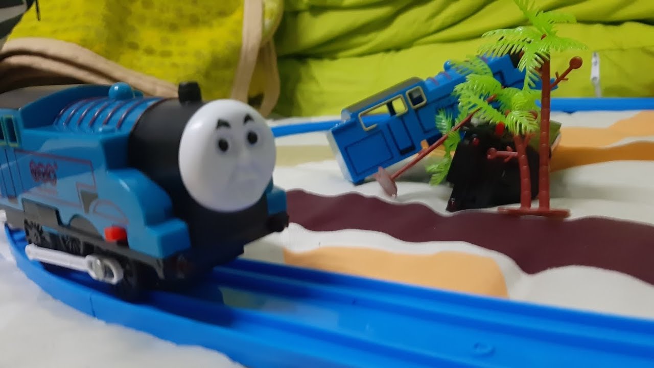Knockoff TOMY Thomas set review - YouTube