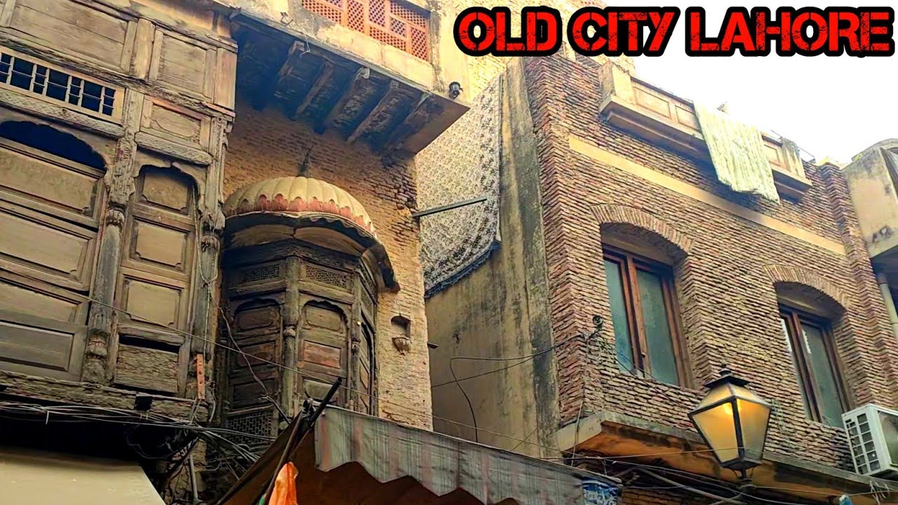 LAHORE CITY WALK | WALKING TOUR OF OLD CITY LAHORE | STREET FOOD IN ...