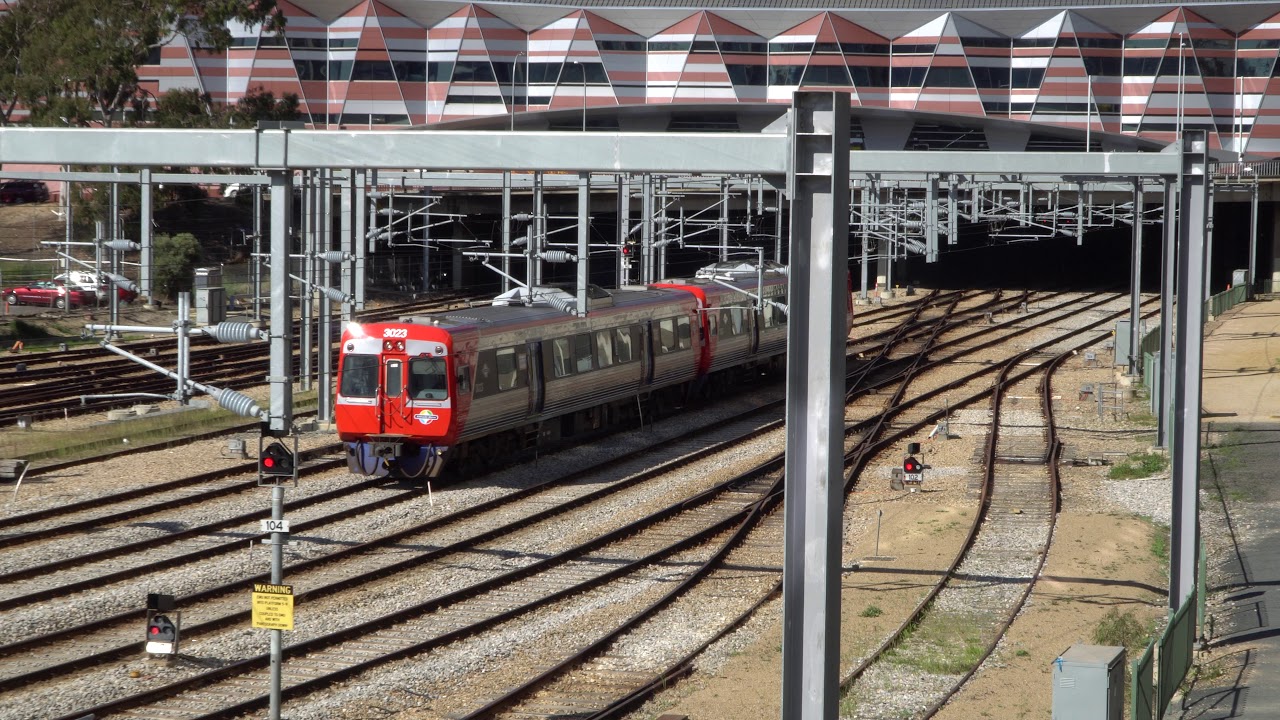 (Adelaide Metro) 3000 Class DMU departing Adelaide Railway Station ...