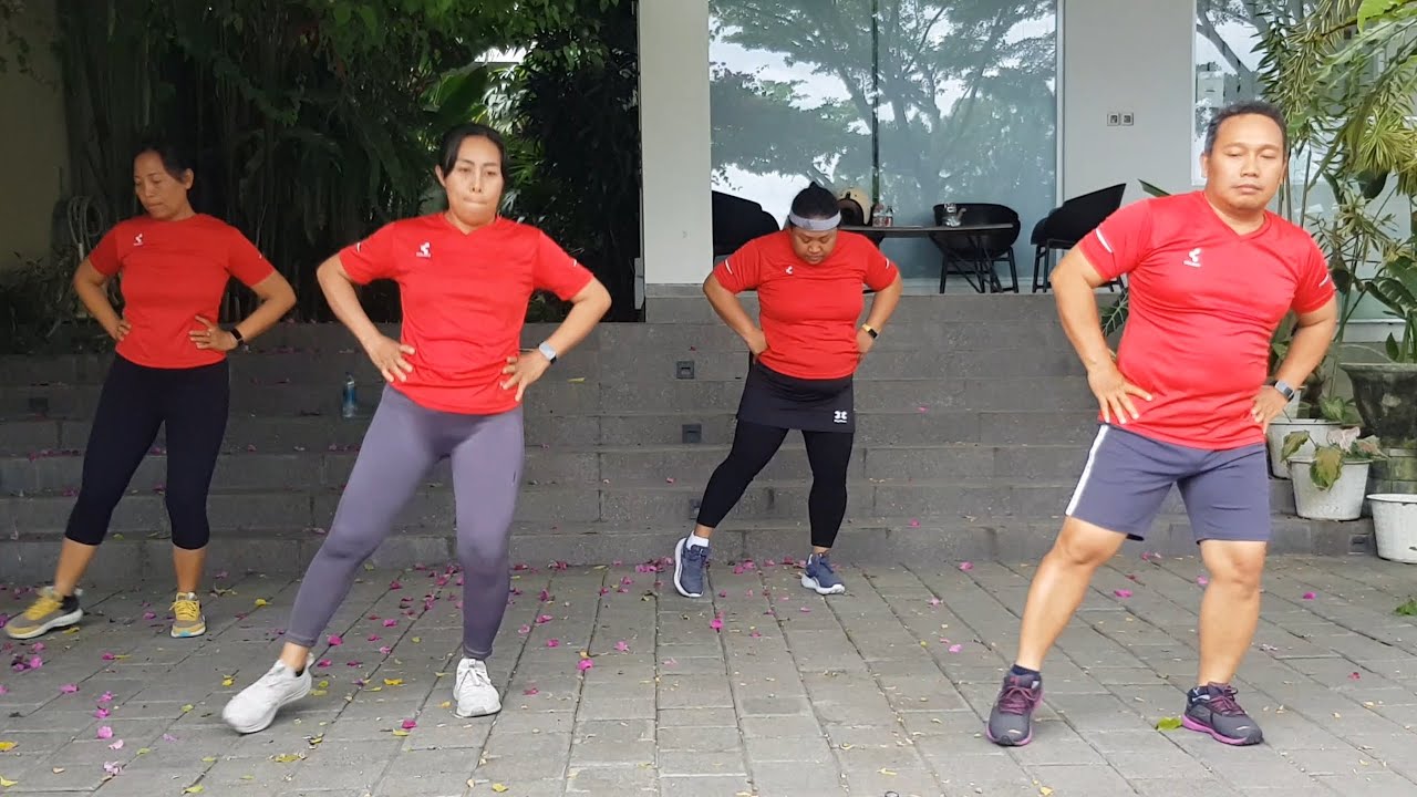 Senam santai 20 menit. gerakan asik - YouTube