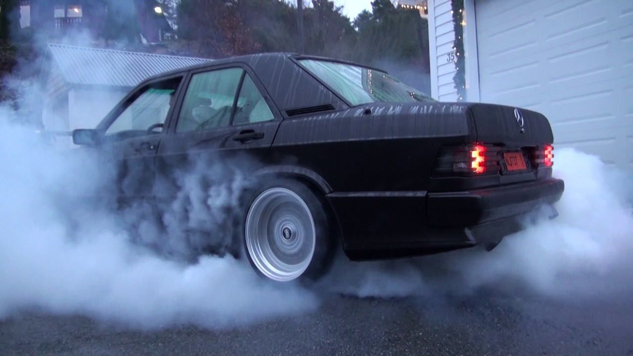 Burnout Mercedes 190E Turbo - YouTube