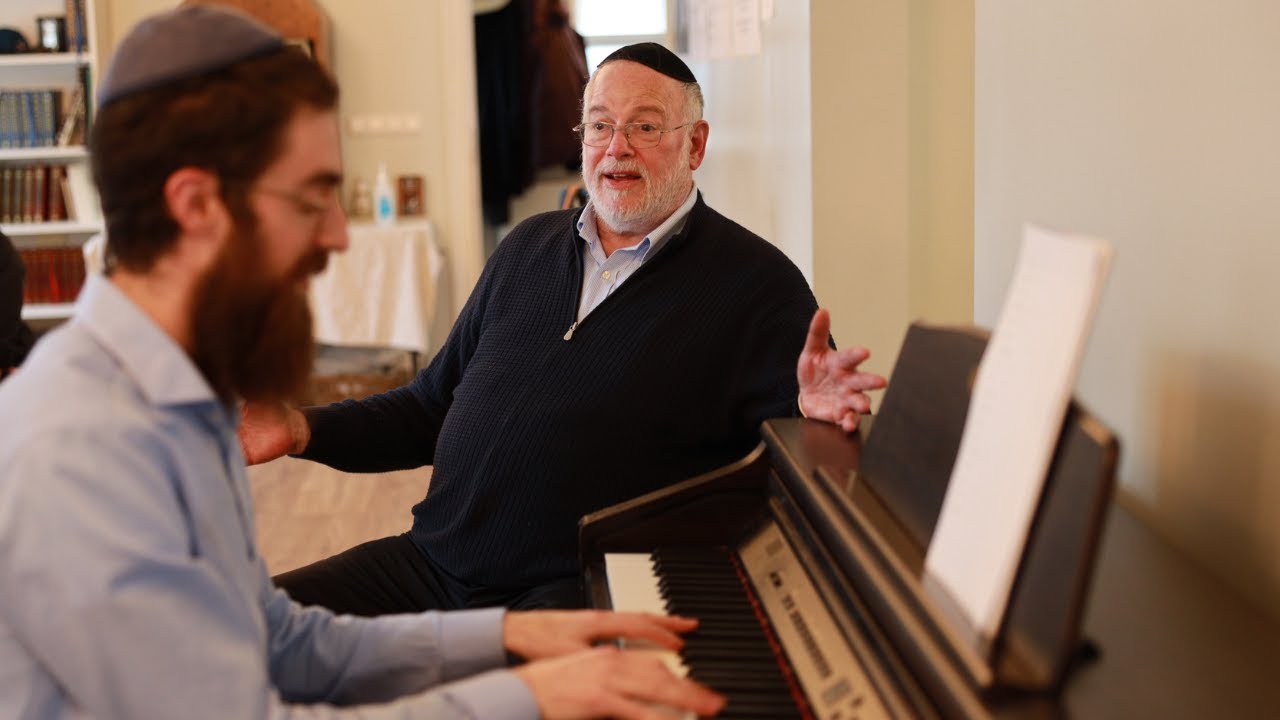 Rivie Schwebel and Rabbi Feldman kumzits in Iceland - YouTube