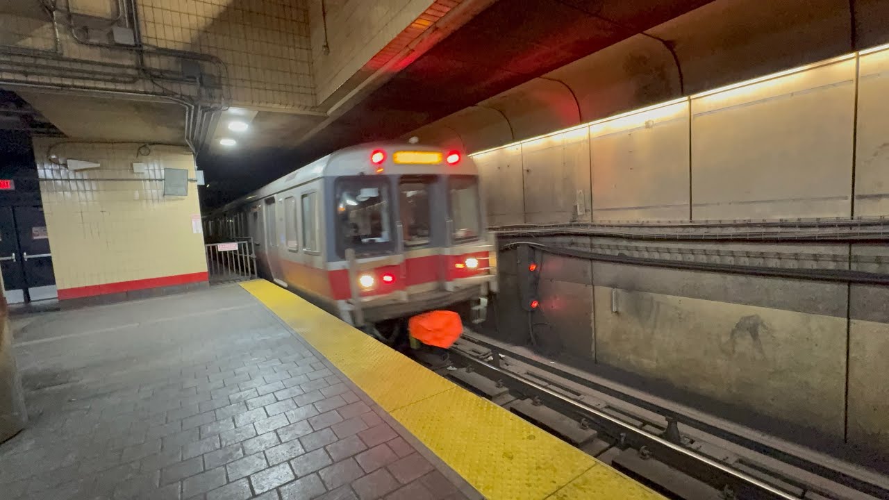 MBTA RED LINE Train Approaching Harvard - YouTube