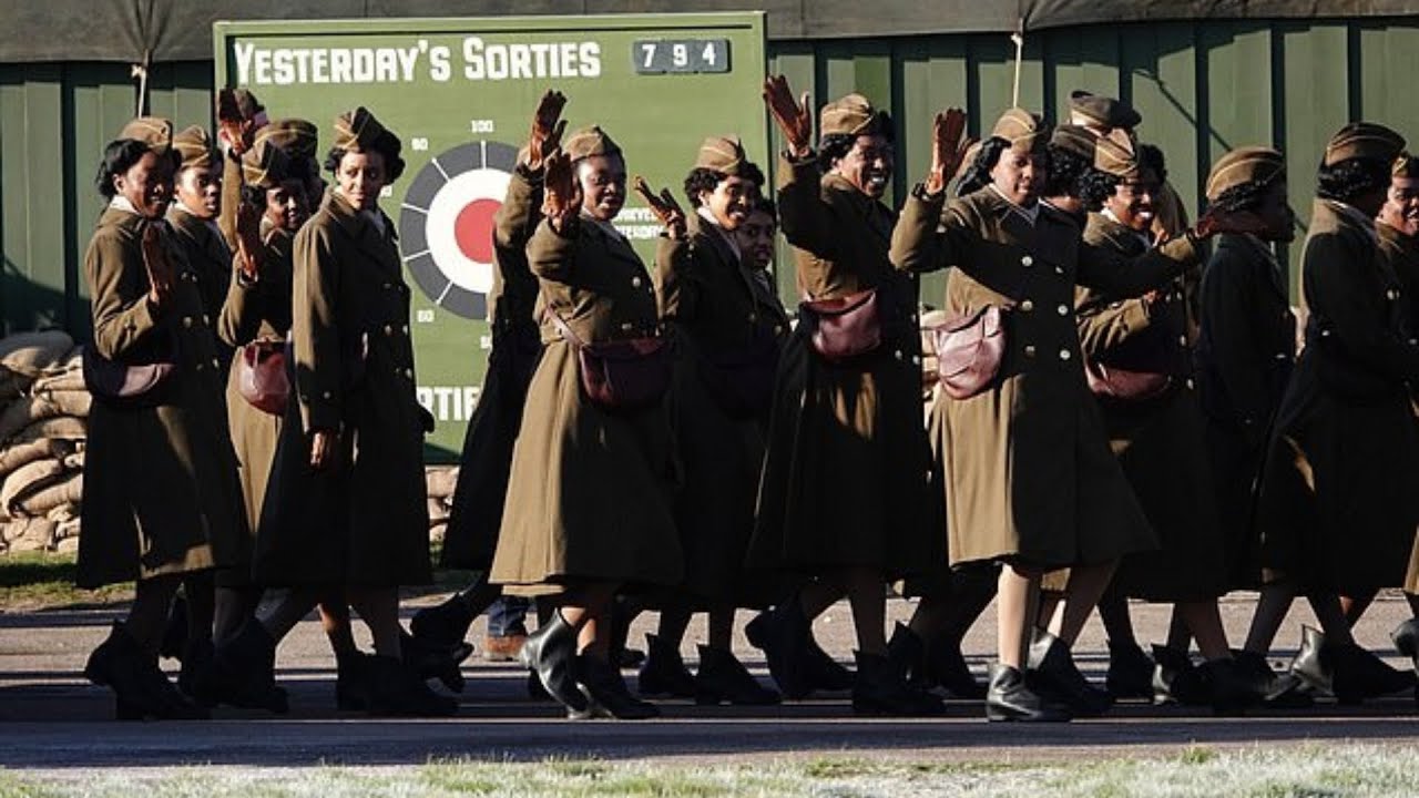 A Look At Tyler Perry & Kerry Washington On Set Filming 'Six Triple ...