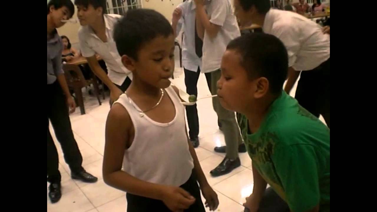 AMAZING GAME LEMON RELAY [FUNNY] - YouTube