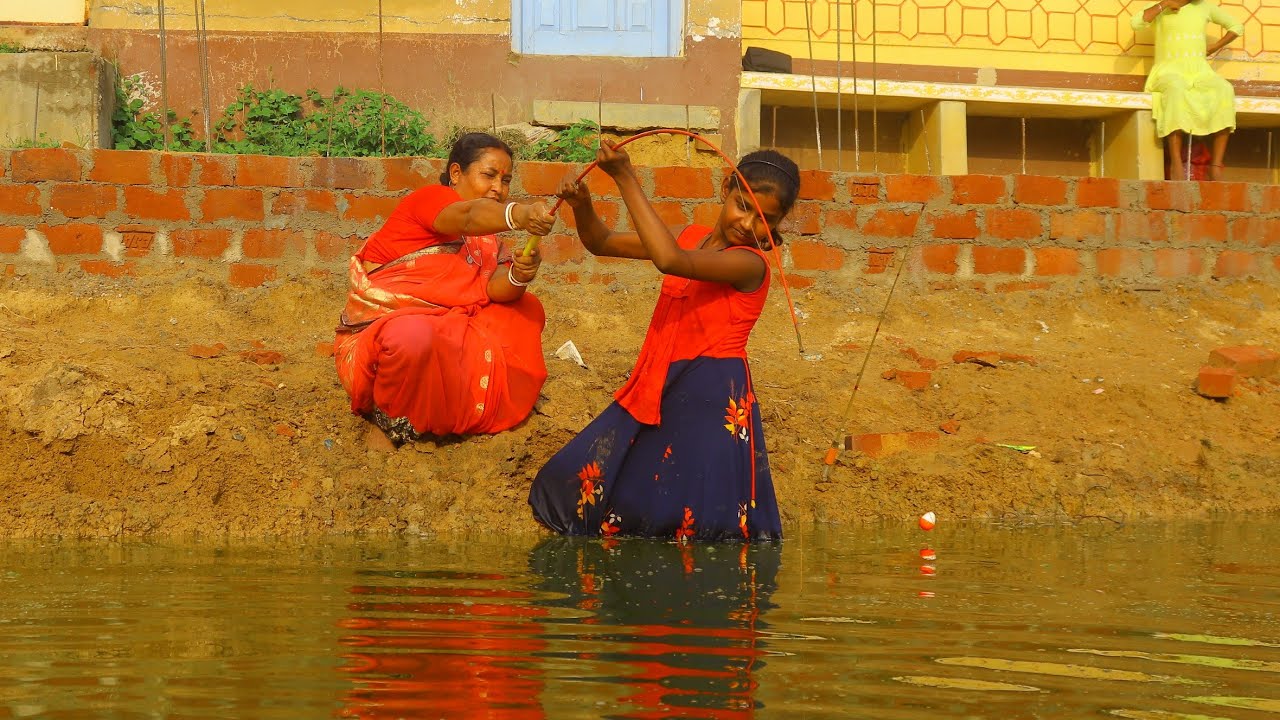 Fishing Video || Traditional girl catching fish with her grandmother ...