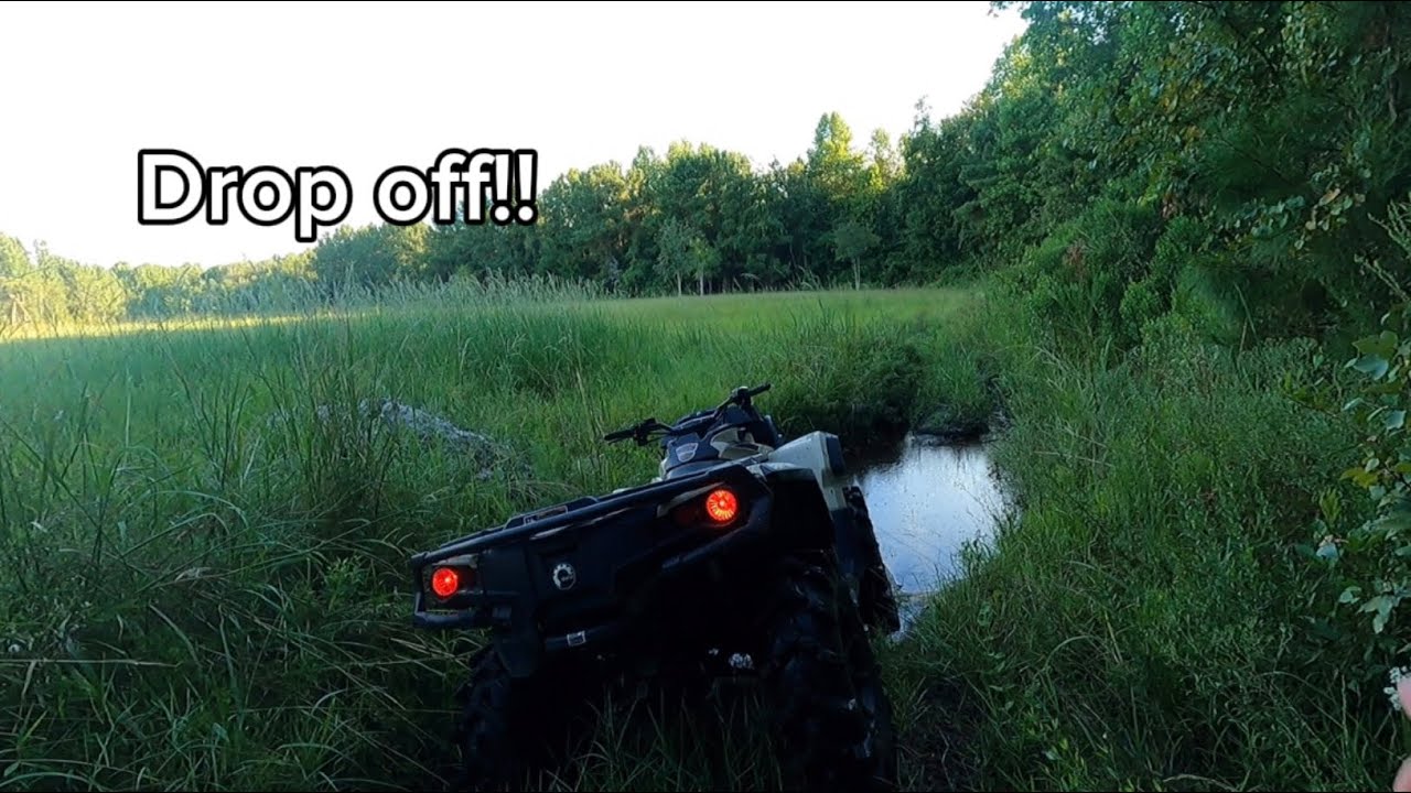Going mudding on the outlander *BIG DROP OFF* - YouTube