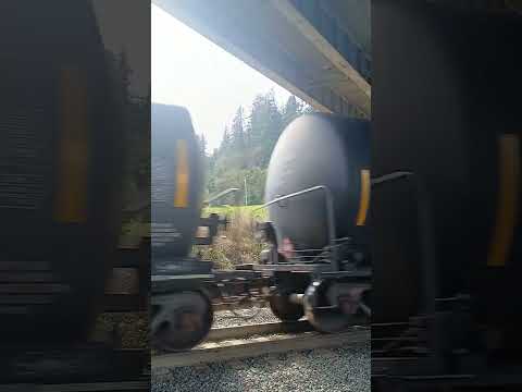 UP #5849 leads the MPDRVB at Judkins - YouTube