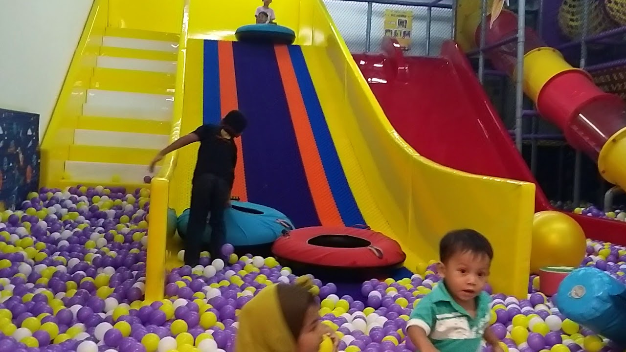 Playground aeon bukit rimau(16) - YouTube
