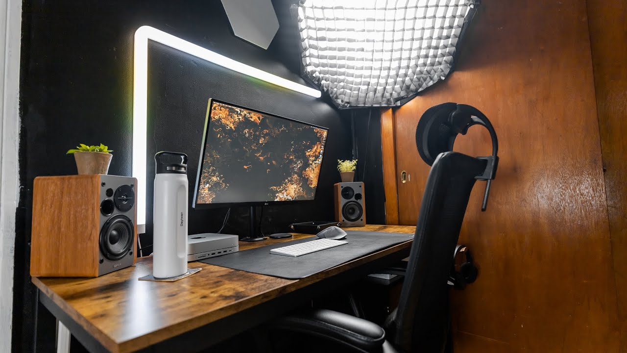 Clean and Minimal Desk Setup 2022 - YouTube
