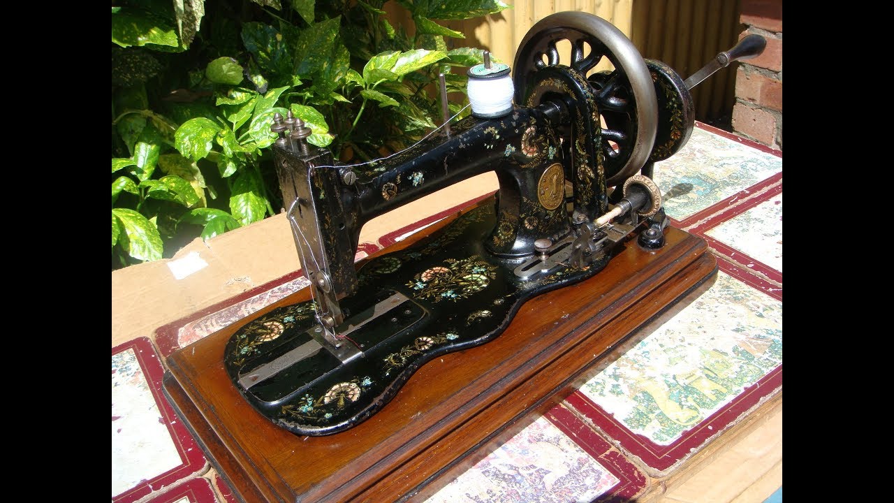 Antique Old Vintage Hand Crank Fiddle Base Singer sewing machine Model ...