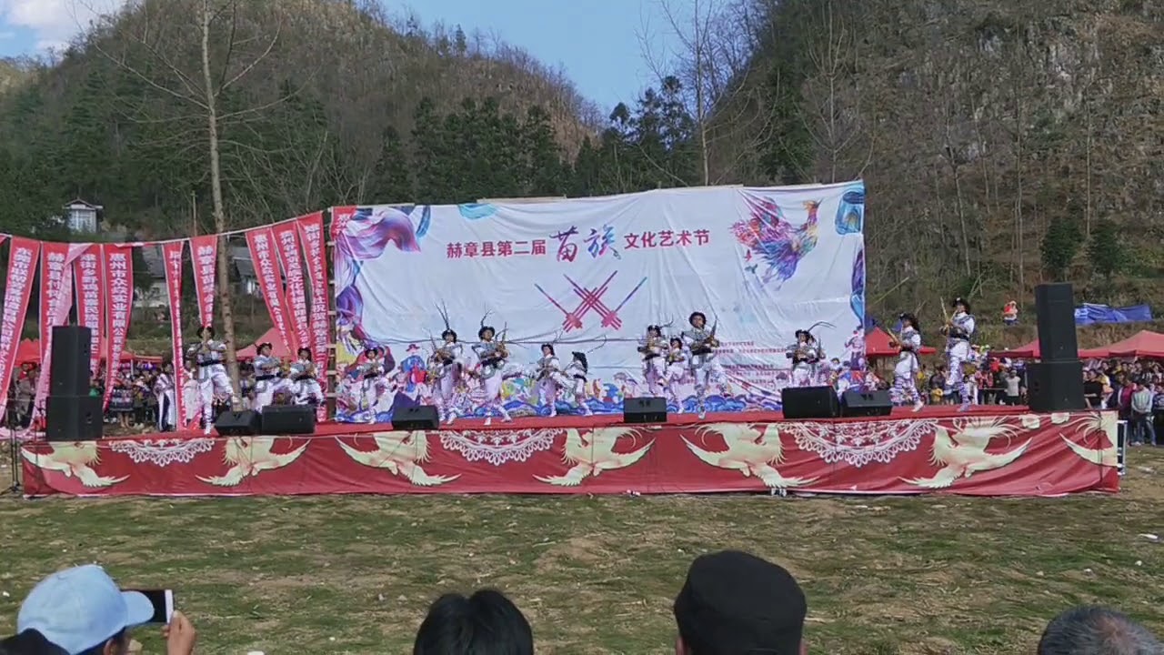 Hmong Qeej (Lusheng) Reed Pipe Dance 2019 - YouTube