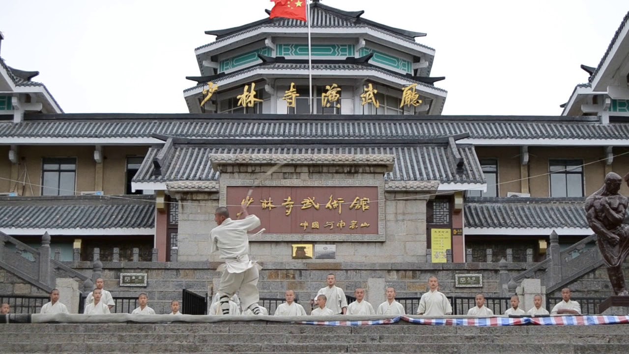 Shaolin show at the Shaolin Temple, Dengfeng, Henan, China - YouTube