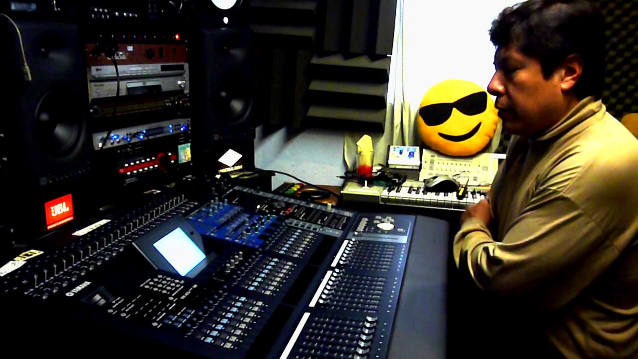 YAMAHA DM2000 - YouTube