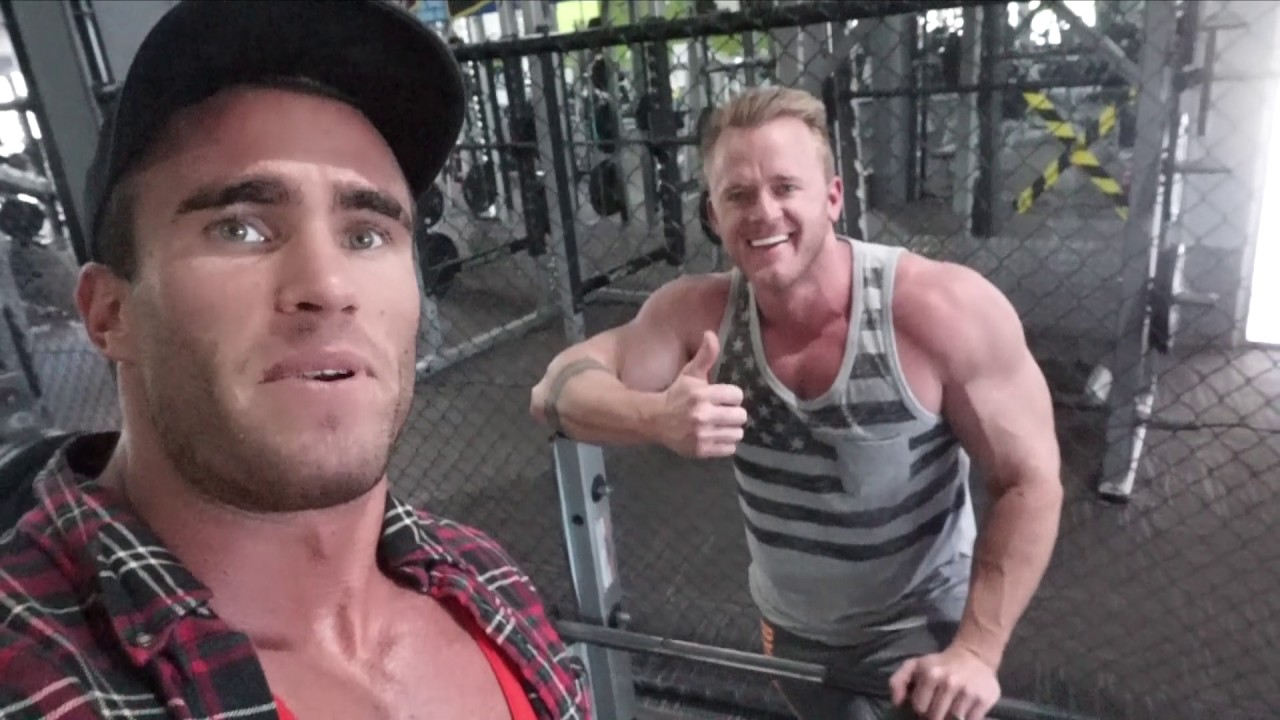 Raw Footage, Chest & Back in Australia | Calum Von VLOGGER - YouTube