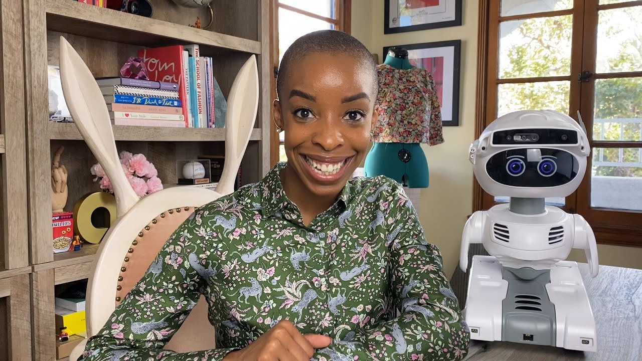 April Speight sends selfies to Grandma with this robot - YouTube