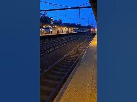 Amtrak and NJT short action at Trenton - YouTube