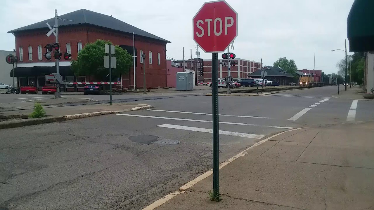 OHCR Locomotives 722, 3304, 3185 Leading a Short Train - YouTube
