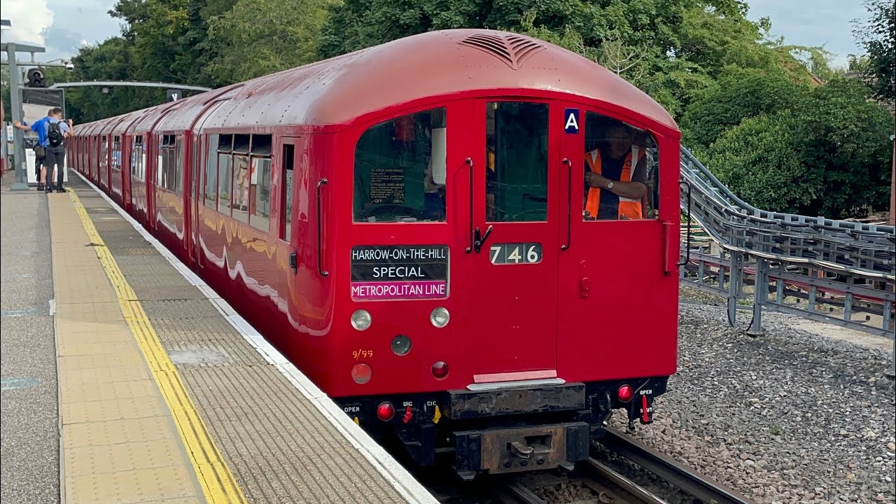 Metropolitan Line special ft. 1938 stock leaving Amersham 3/9/22 - YouTube