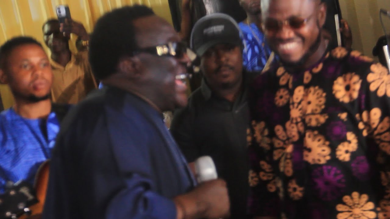 BOYE BEST & SAHEED OSUPA MELT HEARTS ON STAGE PERFORM TOGETHER AT AFEEZ ...