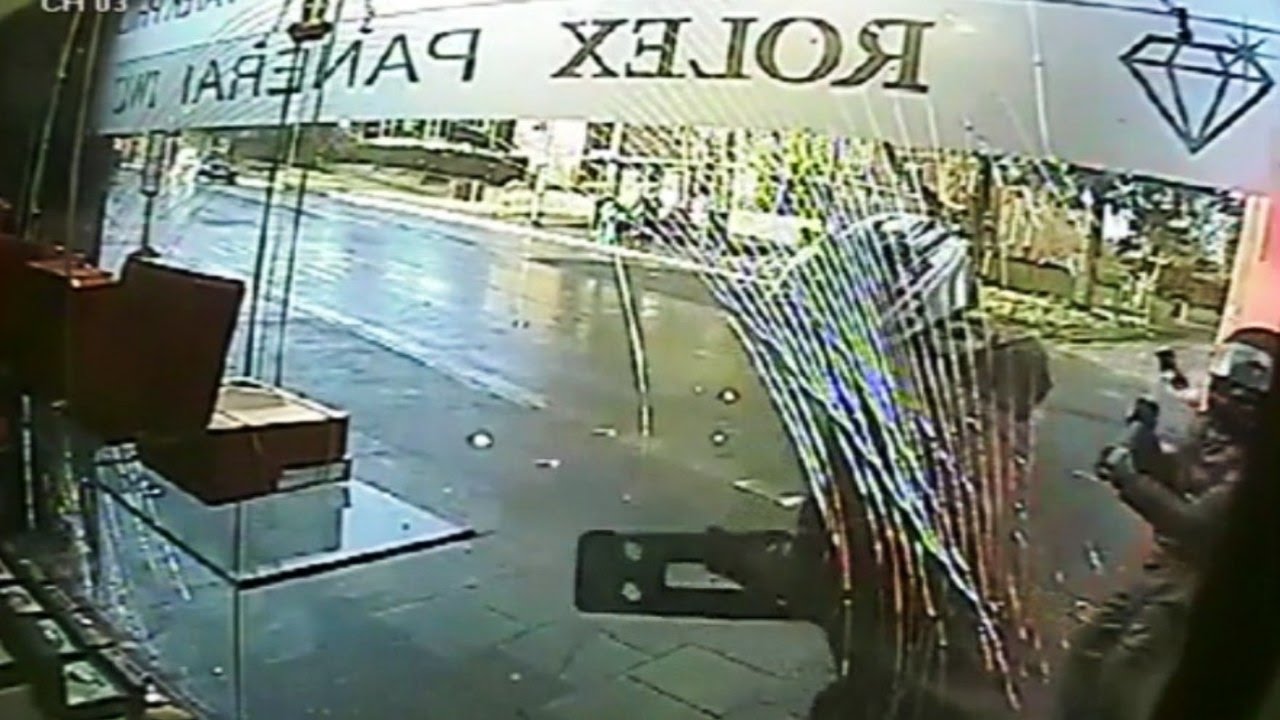 These 2 raiders carry out robbery - YouTube