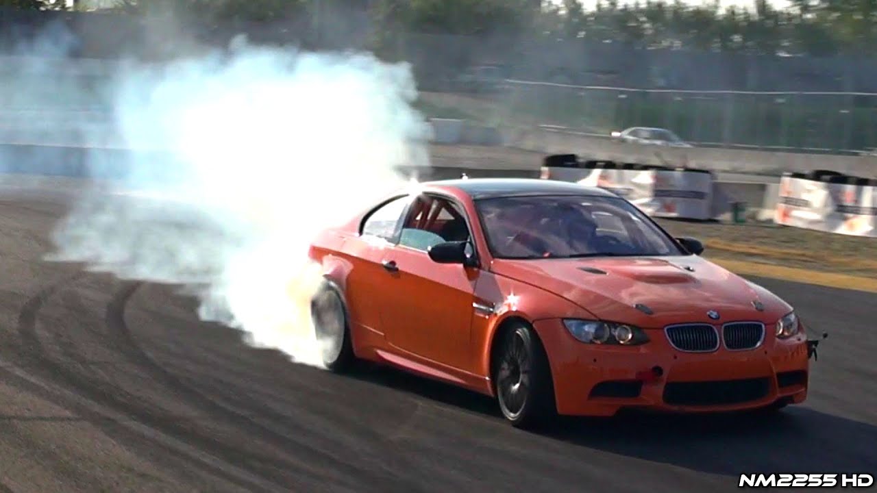 BMW M3 E92 Burns Up Some Rubber - YouTube